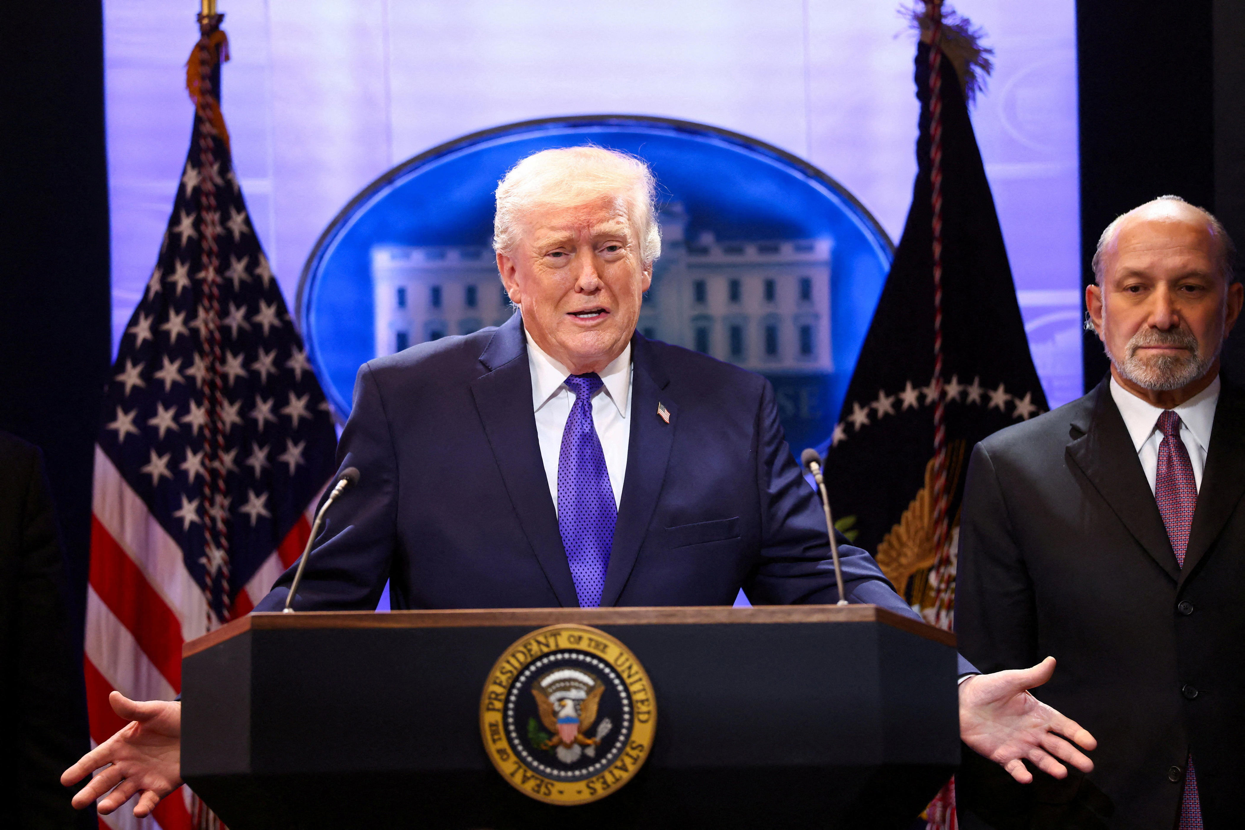 Trump orders temporary 10% global tariff