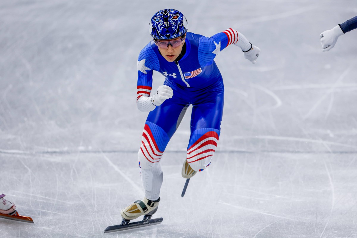 Speed skater leaves trail of blood in ice after nasty fall at Olympics