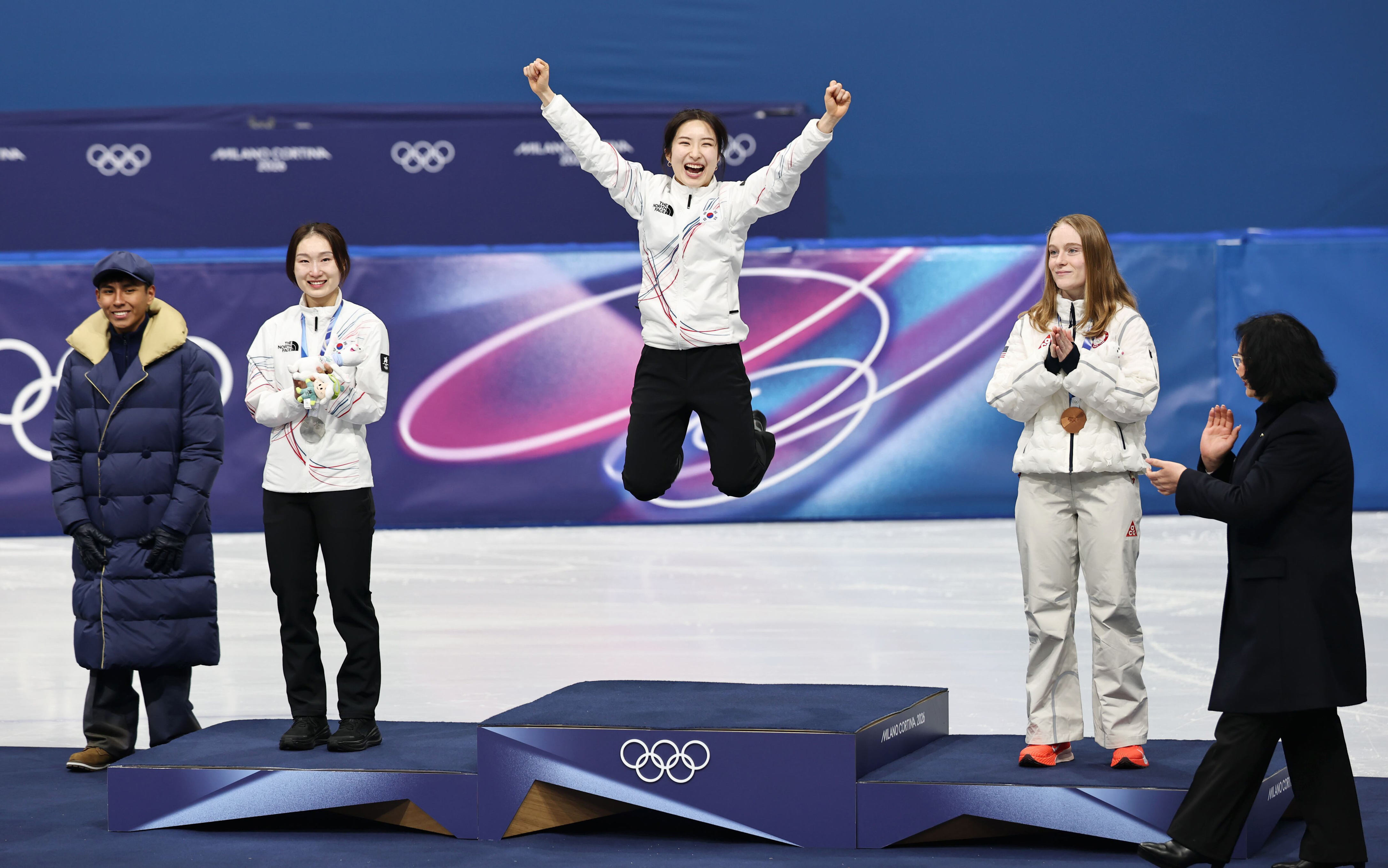 Breaking: Kim Gil-li wins Olympic 1500m gold, ends Choi Min-jeong's ...