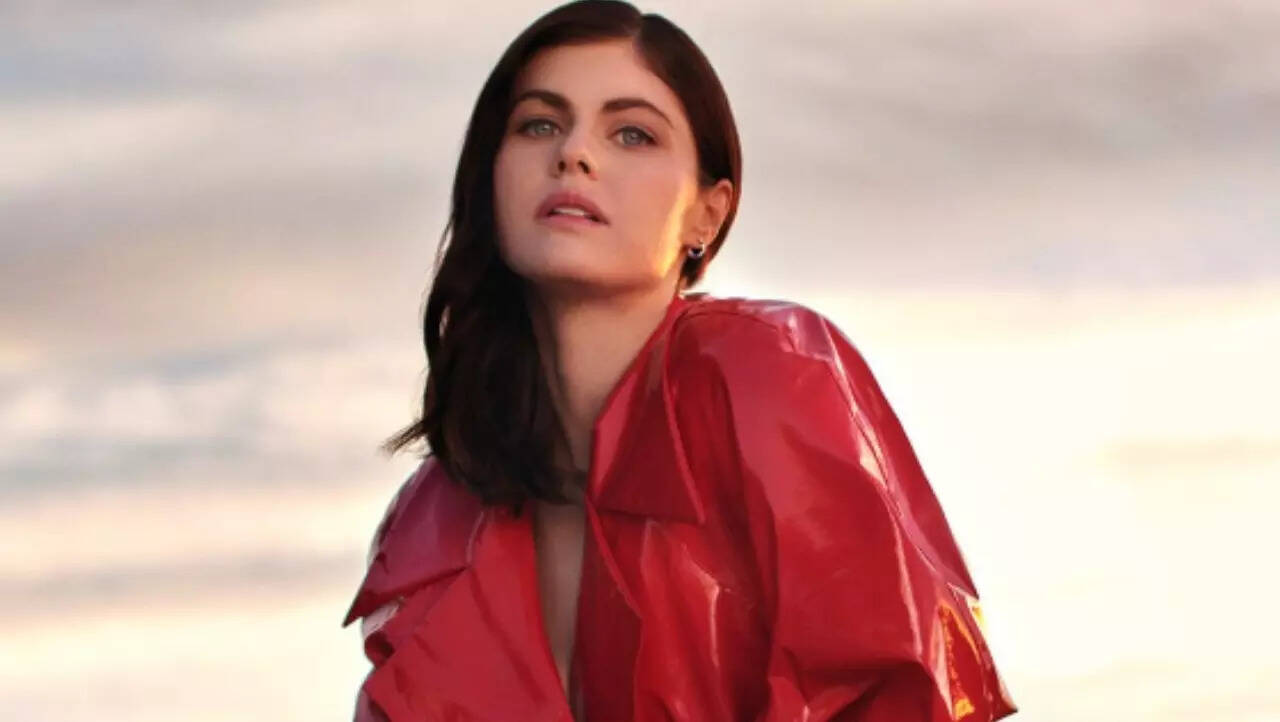 Alexandra Daddario files for divorce from Andrew Form after three years ...