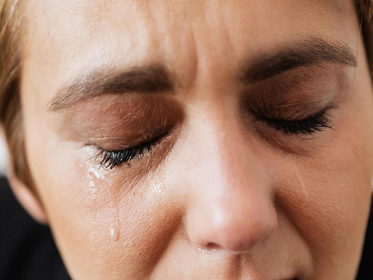 ¿Sirve de algo llorar? La ciencia explica cómo beneficia a tu salud