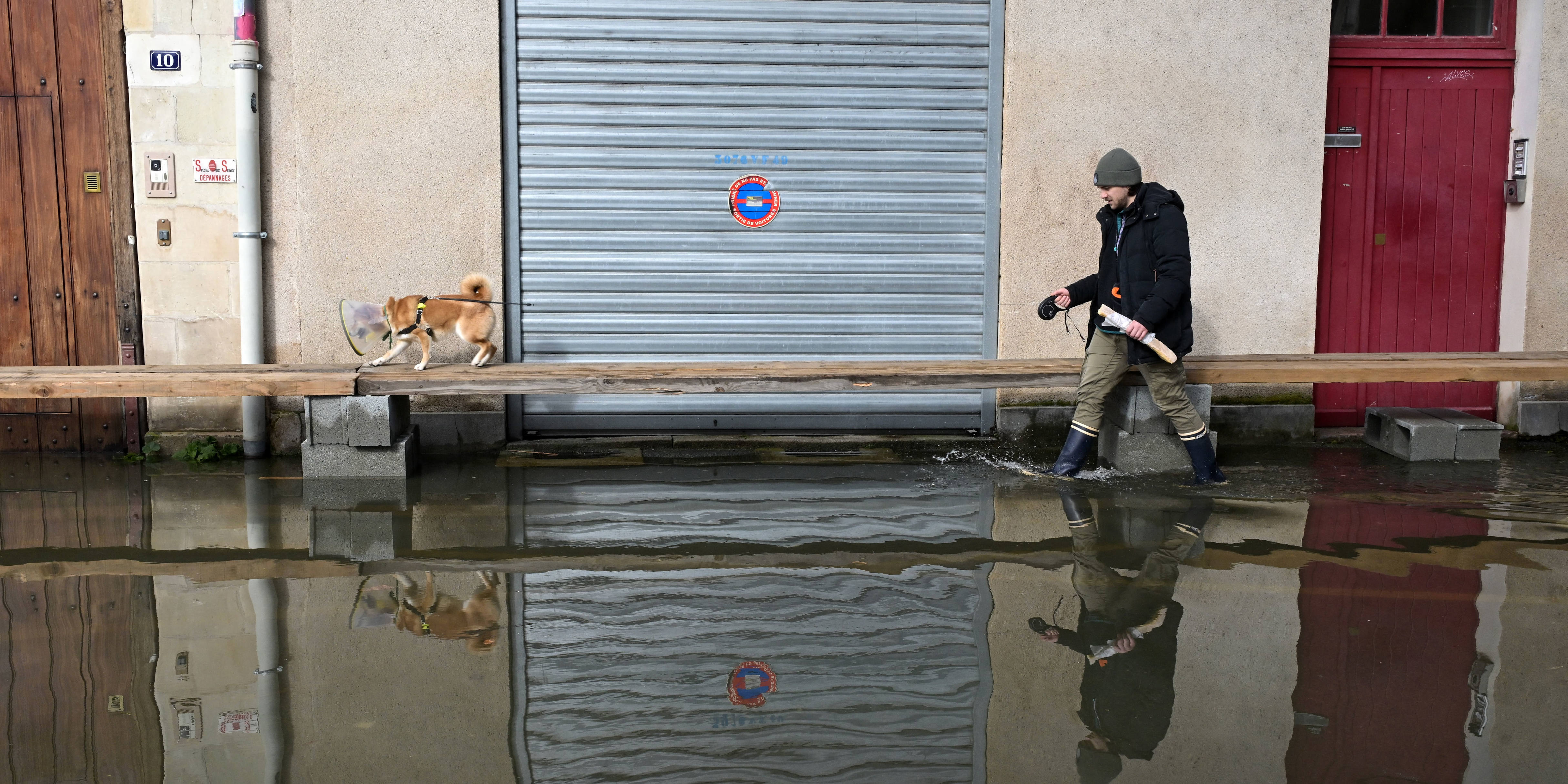 Crues : à Angers, les habitants désemparés face à l’eau qui ne cesse de ...