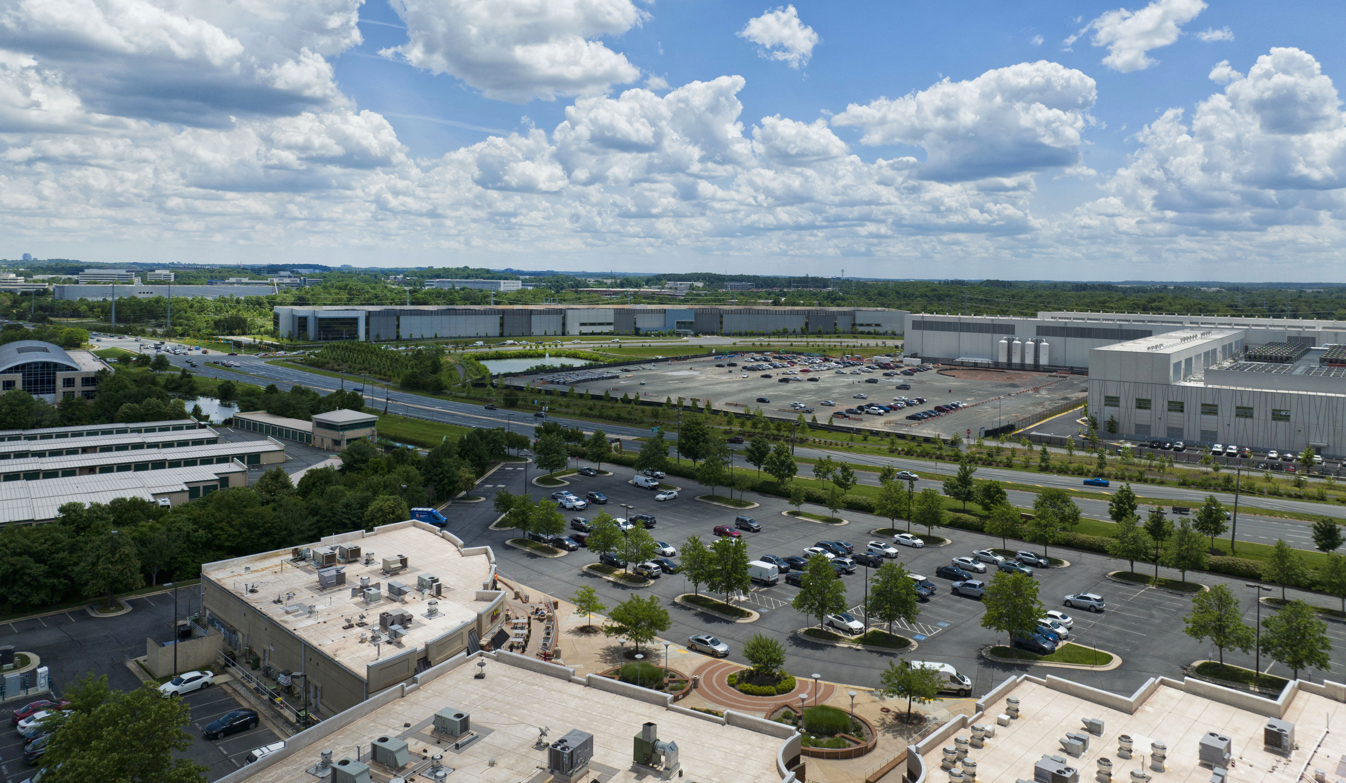 Better data center stock: Applied Digital vs. Riot Platforms