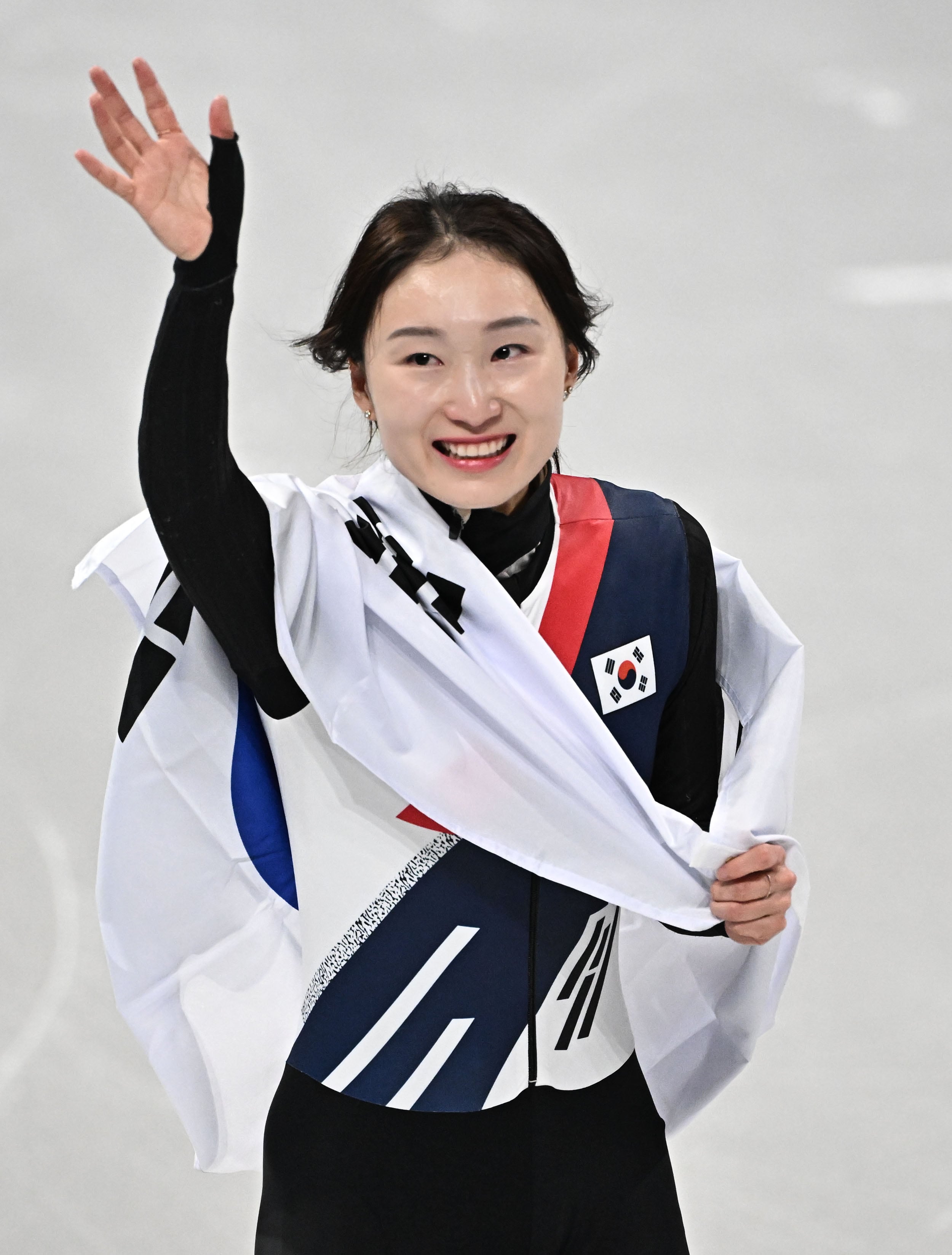 Kim Gil-li wins Olympic 1500m gold, Choi Min-jeong takes silver