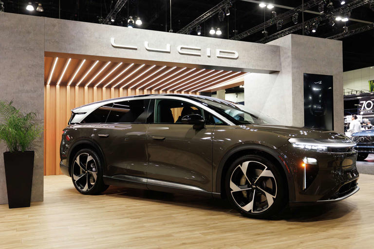 Bay Area carmaker, down billions in value, lays off hundreds more workers