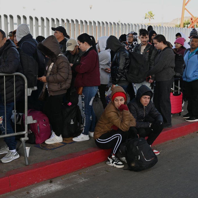 Trump admin. unveils plans to restrict work permits for asylum-seekers