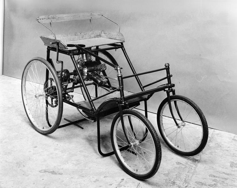 An early spin on the rotary engine