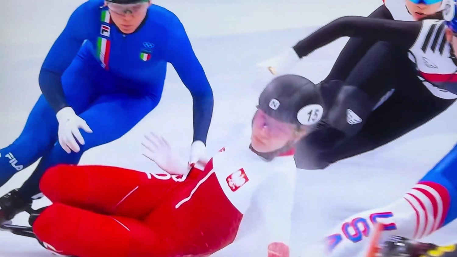 Kamila Sellier ranna na igrzyskach w Mediolanie. Znosili ją z lodu na ...