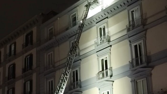Incendio in un albergo a Piazza Garibaldi