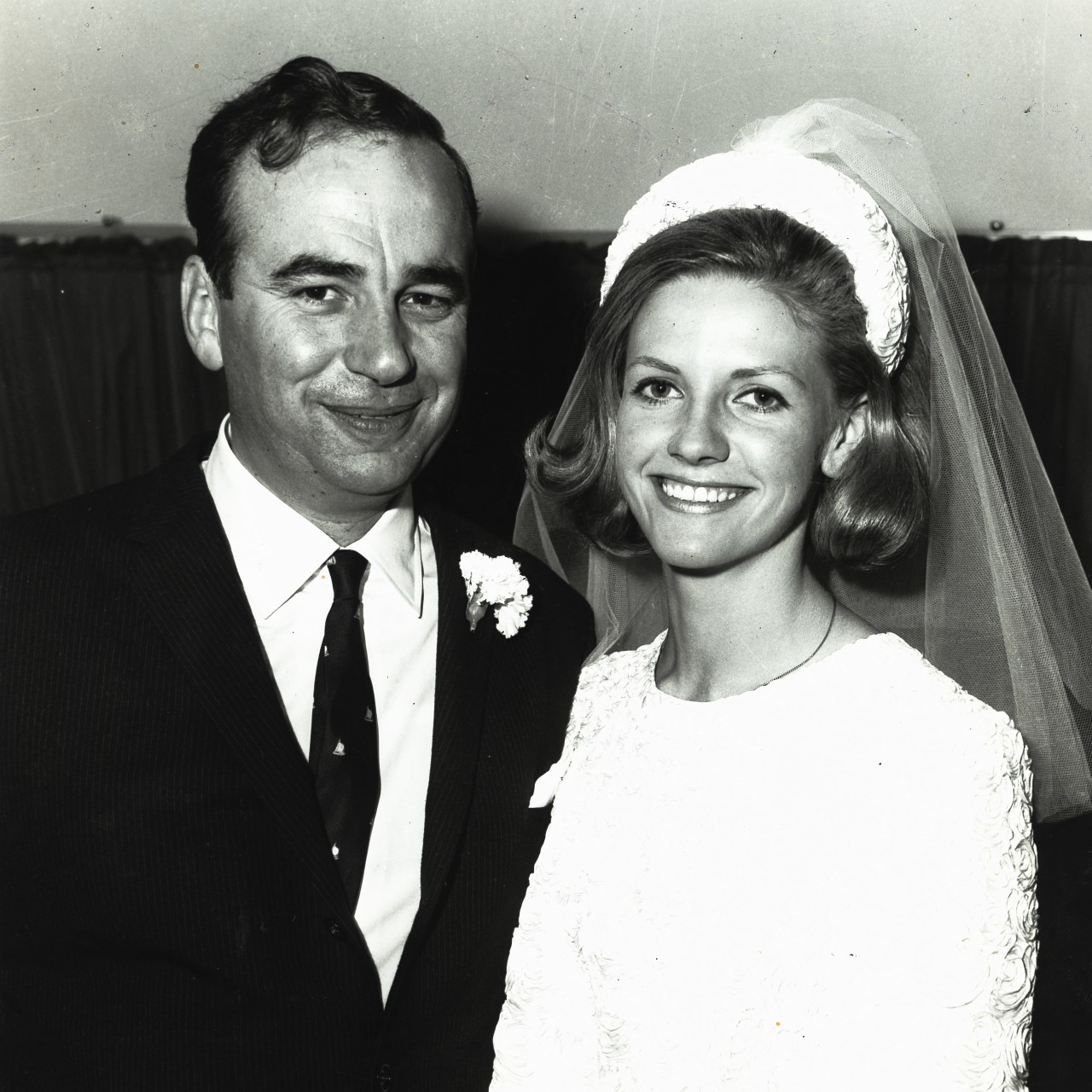 Anna de Peyster, novelist and former wife of Rupert Murdoch, dies at age 81