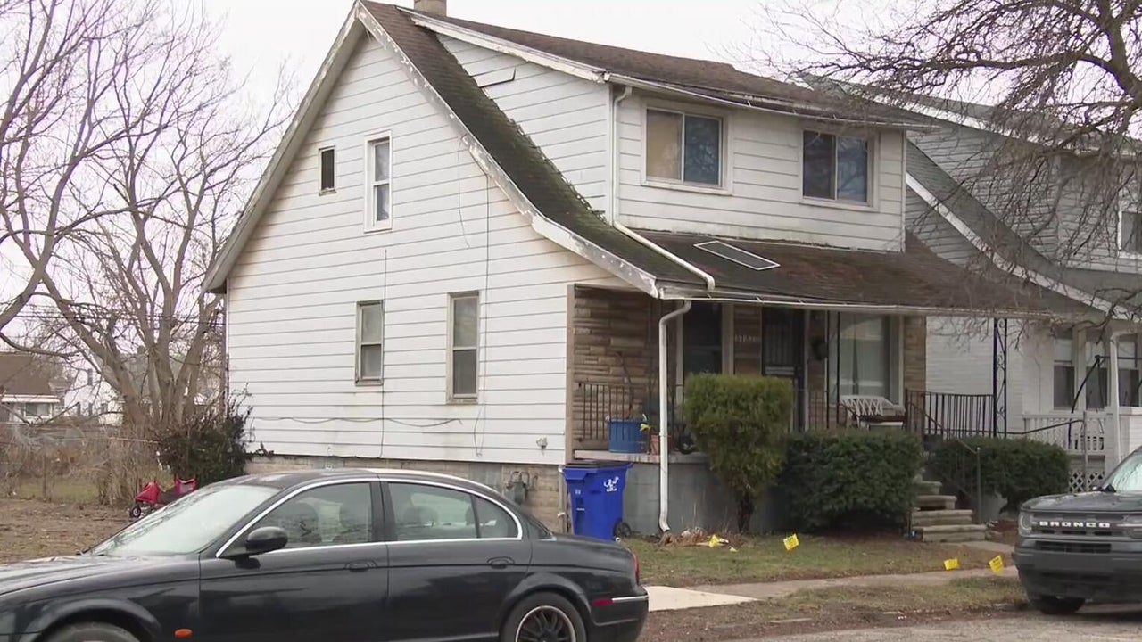 Suspect in custody after 3 men found dead in Detroit basement