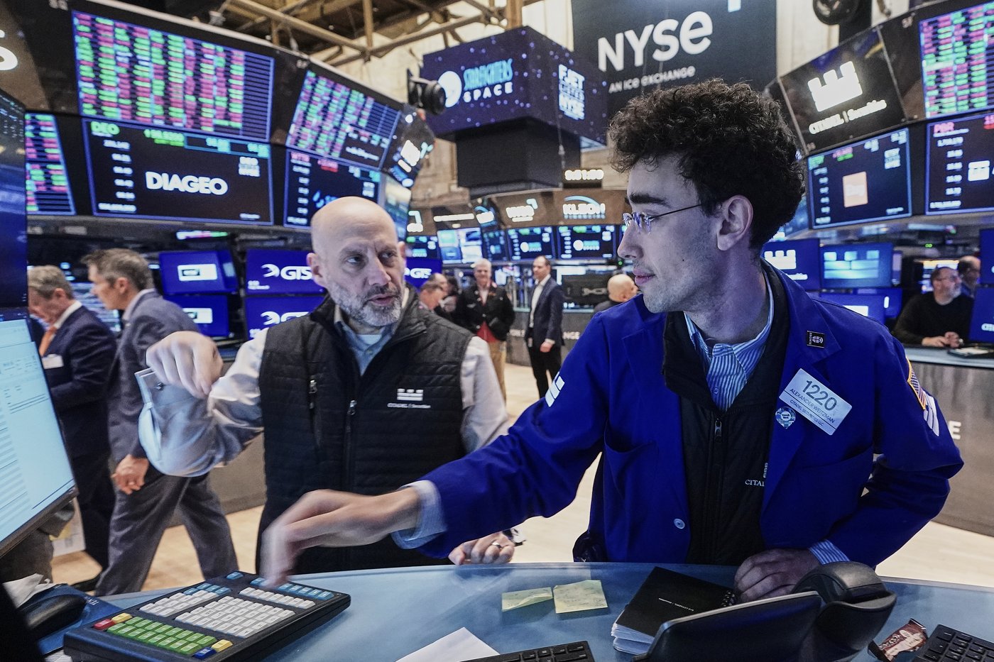 Canadian, US stock markets gain ground amid latest SCOTUS tariff ruling