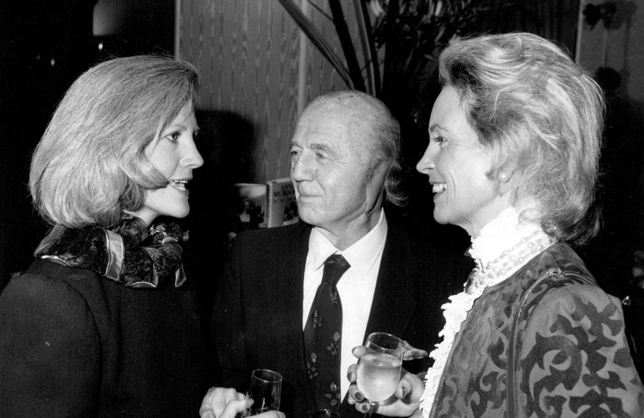 Anna de Peyster, novelist and former wife of Rupert Murdoch, dies at age 81