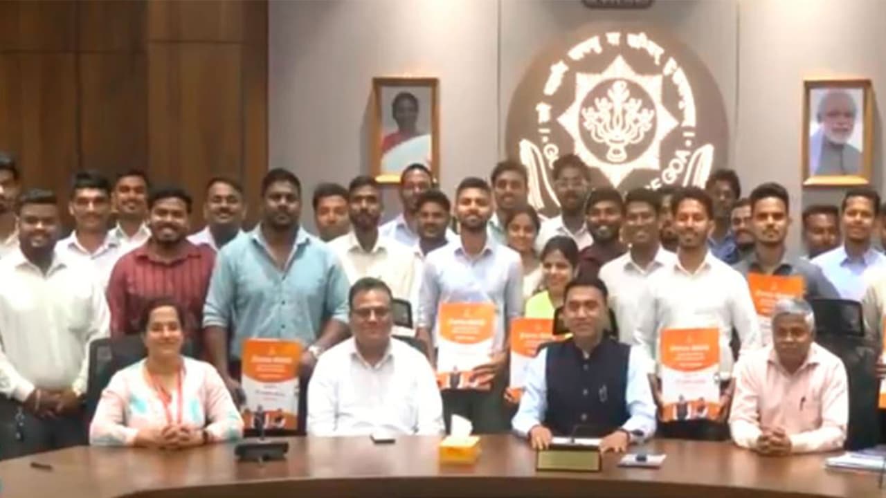 Goa CM Pramod Sawant meets BJP municipal councillors from Kerala