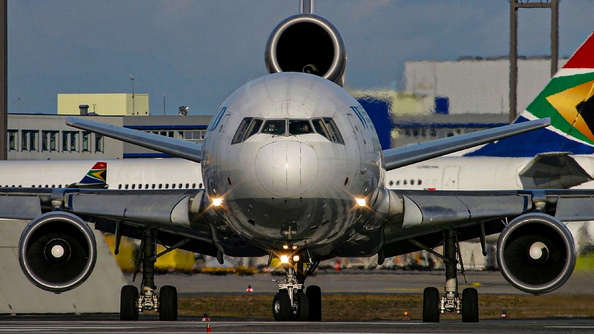 Here's why the McDonnell Douglas MD-11’s tail engine is different than ...