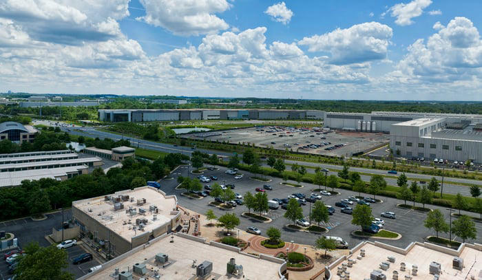 Better data center stock: Applied Digital vs. Riot Platforms