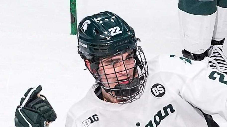 MSU hockey blows out Notre Dame behind Martone hat trick