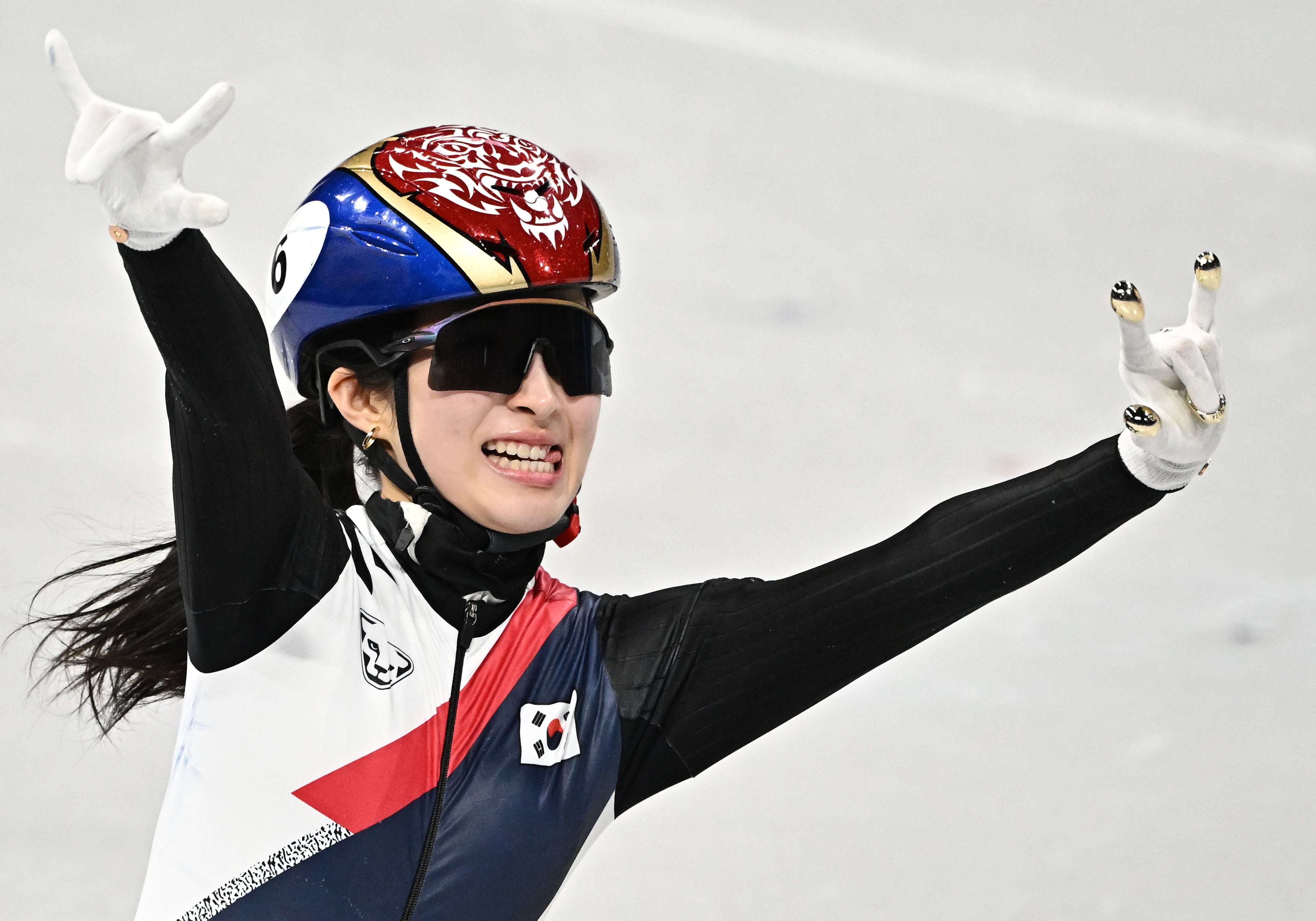 Kim Gil-li wins Olympic 1500m gold, Choi Min-jeong takes silver