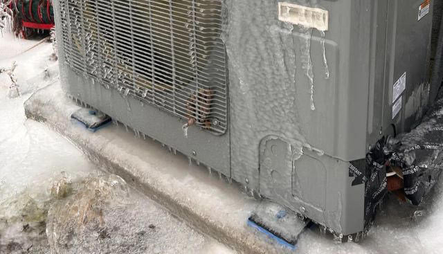 Homeowner shares head-turning photo of newly installed HVAC battling ...