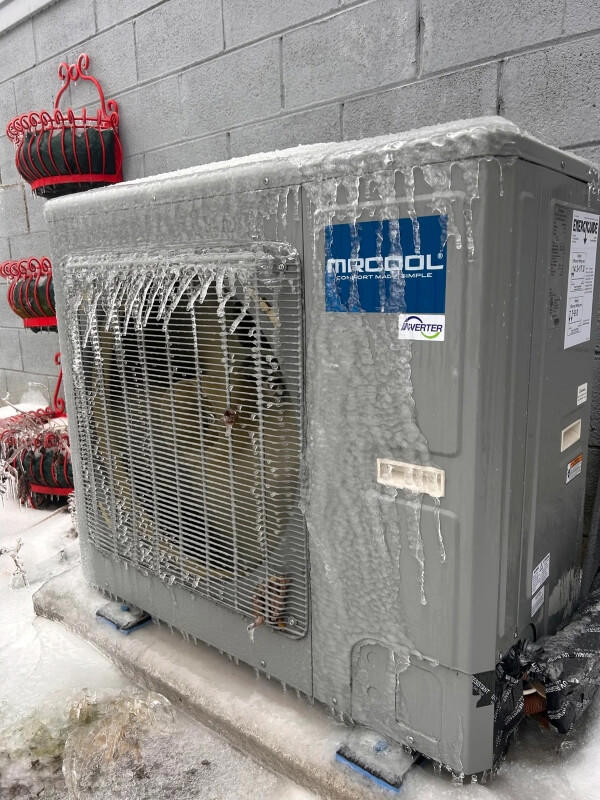 Homeowner shares head-turning photo of newly installed HVAC battling ...