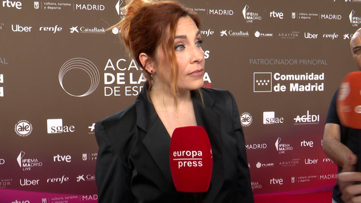 Leire Martínez se da un baño de masas en la firma de su primer disco en ...