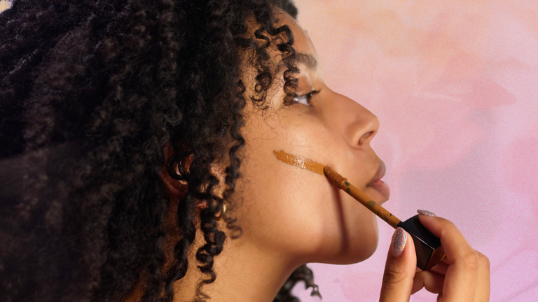 Underpainting makeup trend: Why applying contour and blush under ...