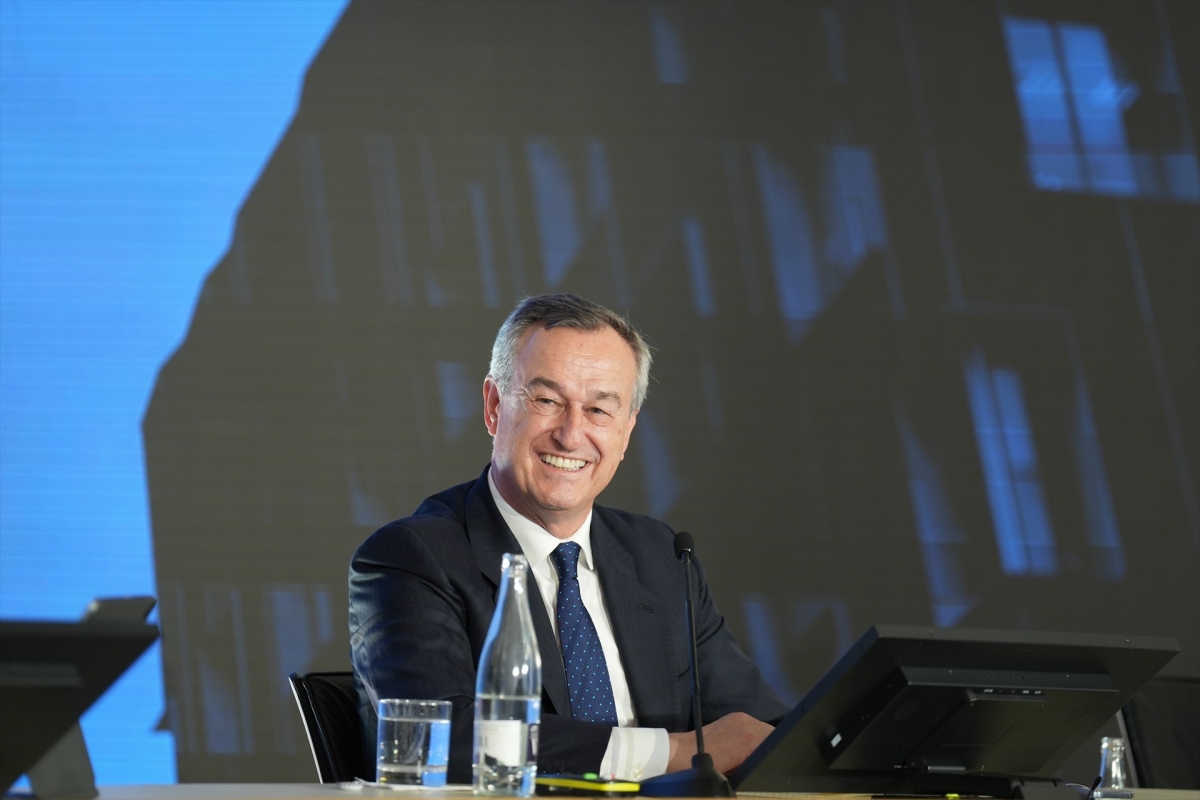González-Bueno ganó 4,81 millones como CEO de Sabadell en 2025 y Oliu 1 ...