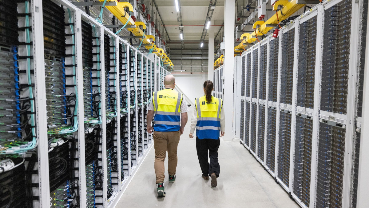 Microsoft: Πότε ξεκινά και πώς θα είναι το τριπλό data center campus ...
