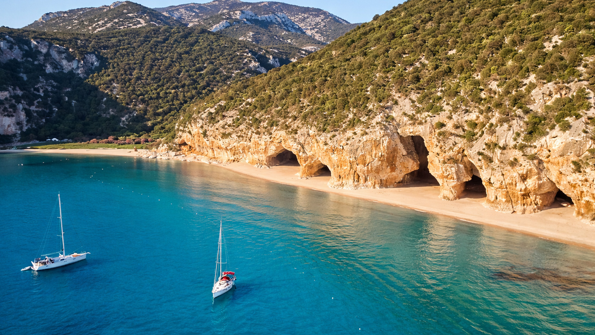 How do boats reach this shore?