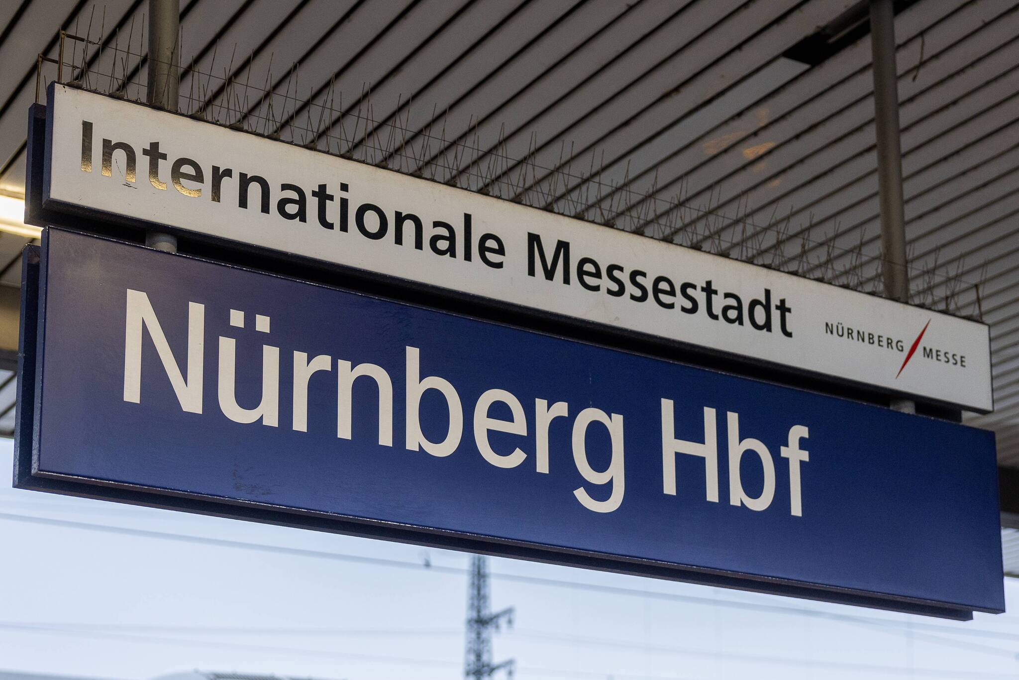 Warum ist die Abkürzung von Hauptbahnhof eigentlich „Hbf“ und nicht „Hbh“?