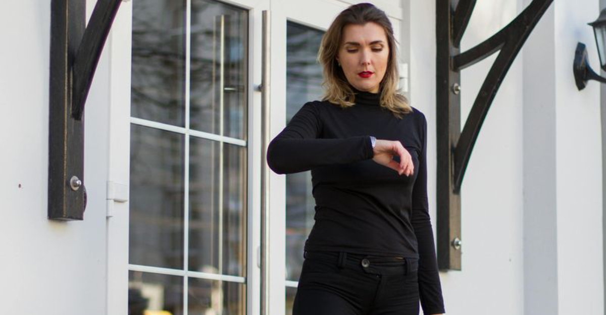 According to psychology, always-on-time people display these 9 traits