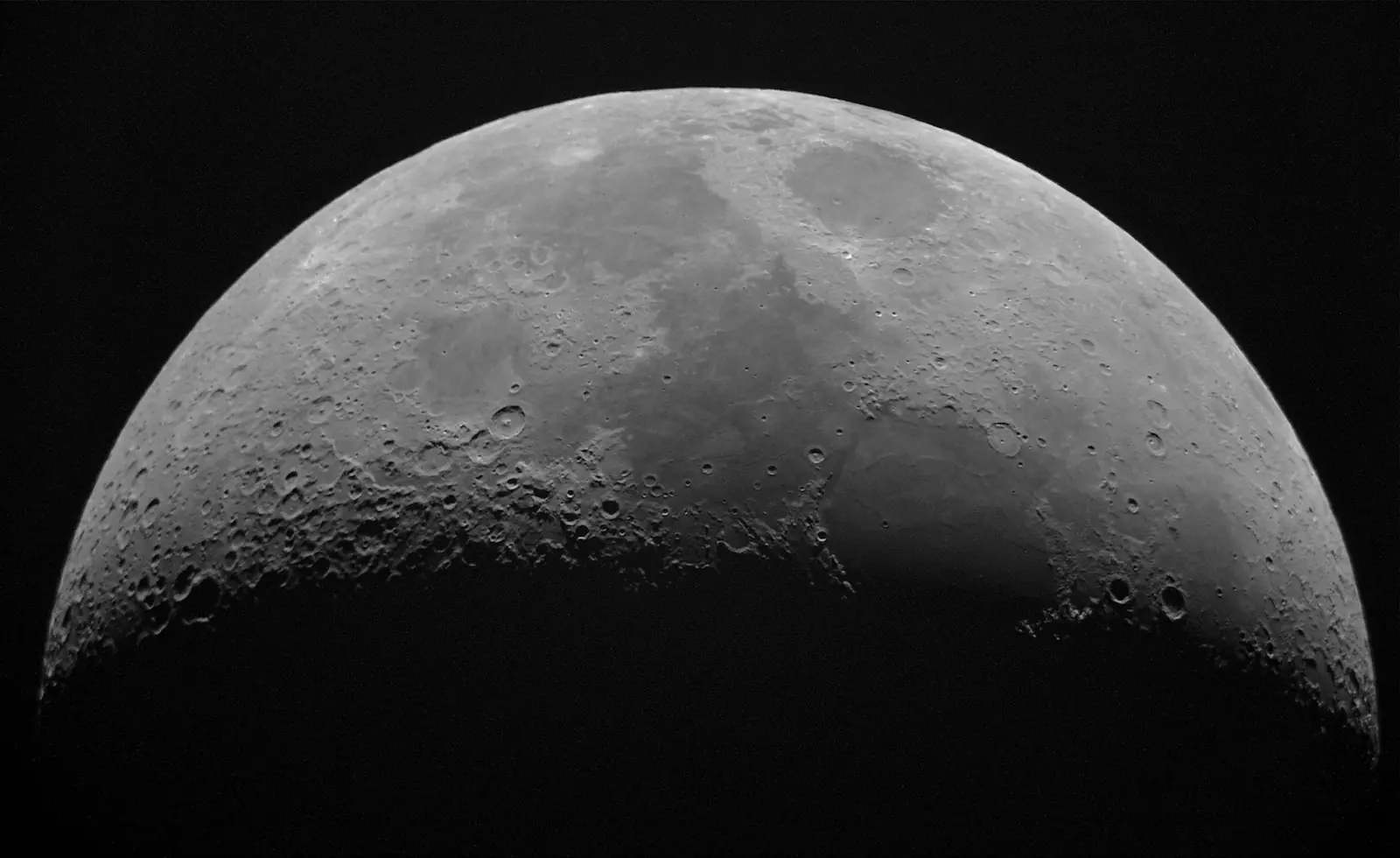 Lua está encolhendo? Mil novas rachaduras acendem alerta e intrigam ...
