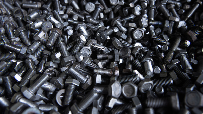 When did US automakers switch to metric bolts?