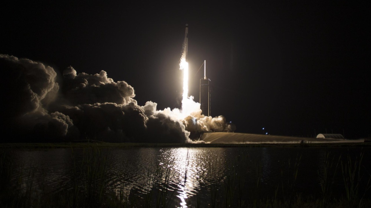 SpaceX nails 2nd ever Falcon 9 landing in the Bahamas