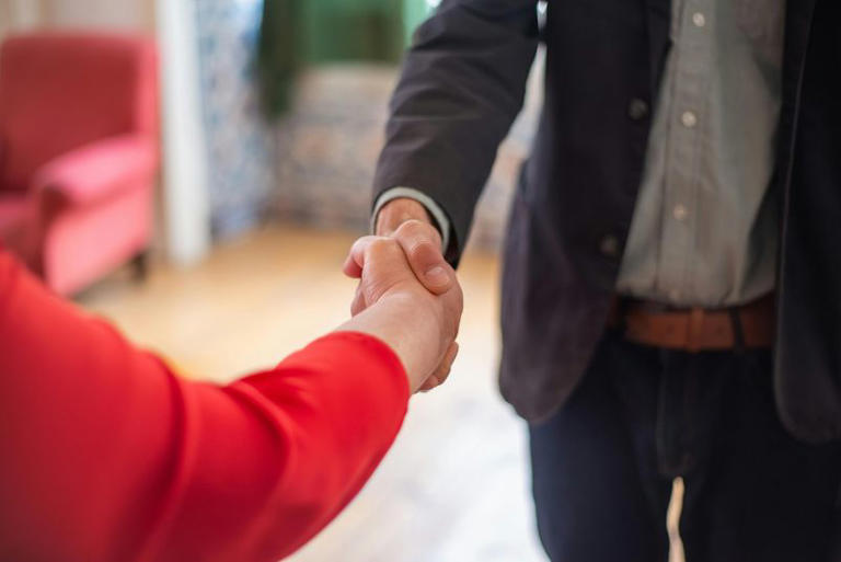 According to psychology, always-on-time people display these 9 traits