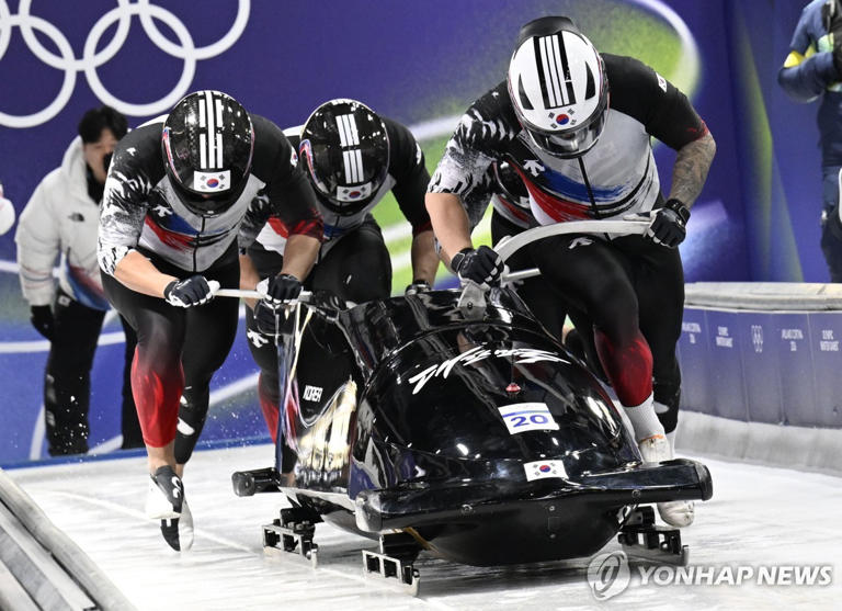 (Olympics) S Korean teams off pace in 4-man bobsleigh