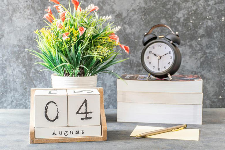 According to psychology, always-on-time people display these 9 traits