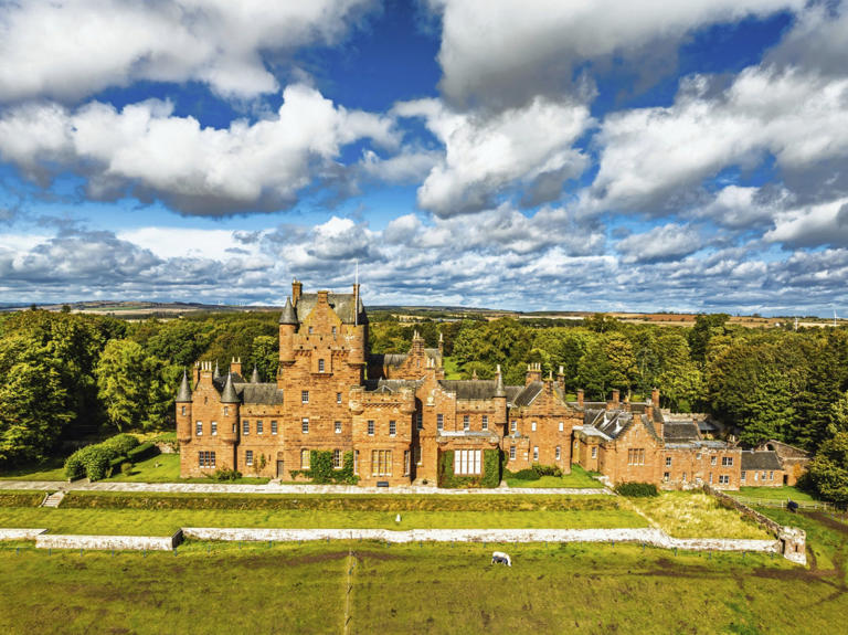 Alan Carr buys very own £3,250,000 'Traitors castle' with 16 bedrooms ...