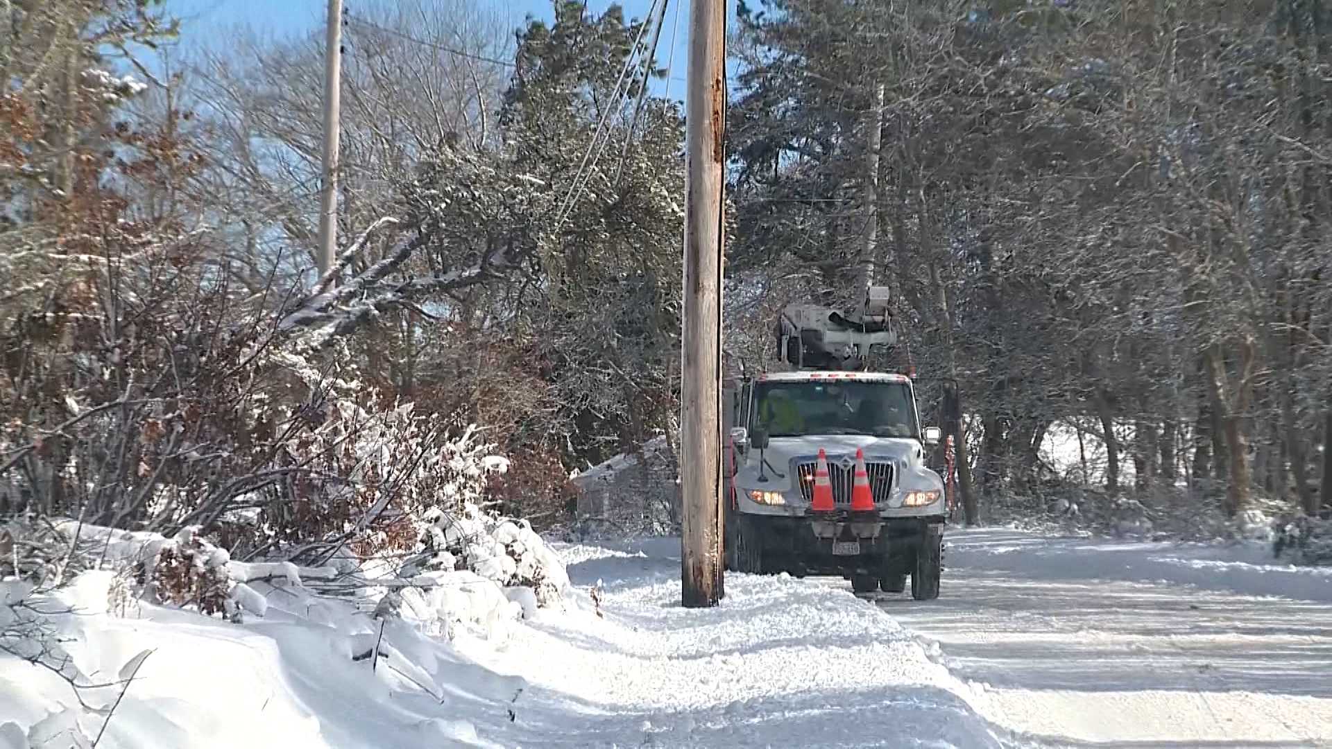 Utility crews preparing for Sunday's nor'easter