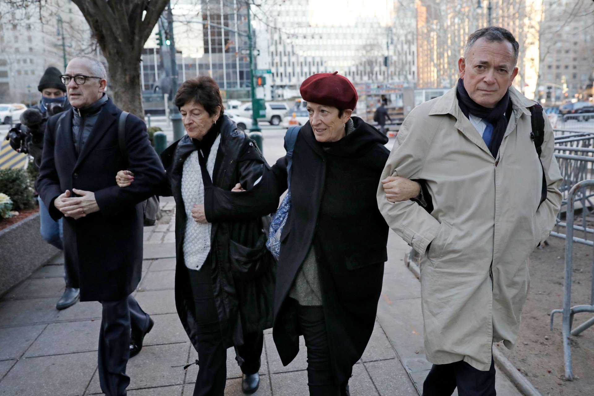 Ghislaine Maxwell’s brother seems to suggest Andrew is real victim of ...