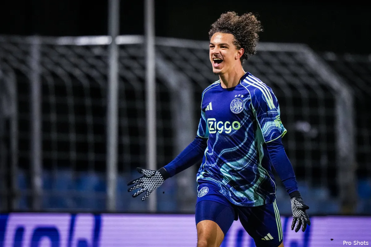 Vink ziet zoon Skye goede ontwikkeling doormaken bij Jong Ajax en gaf ...