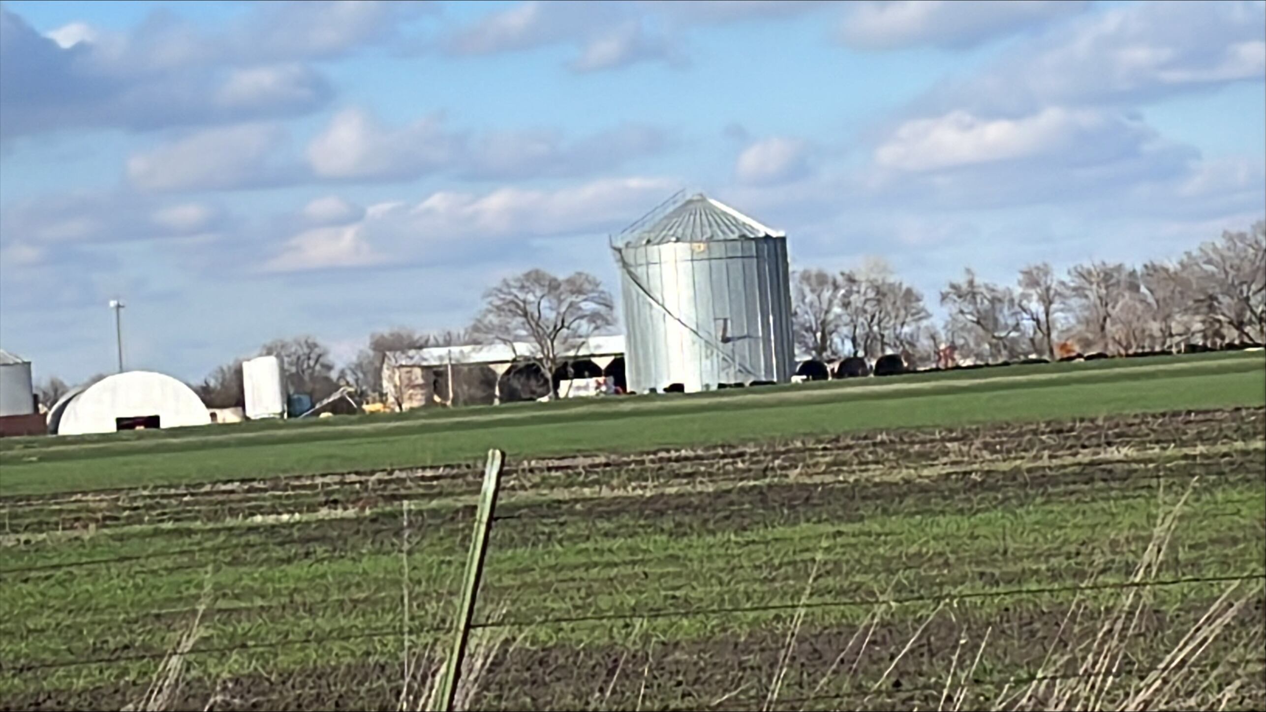 1 dead following grain bin accident south of Newton; victim identified