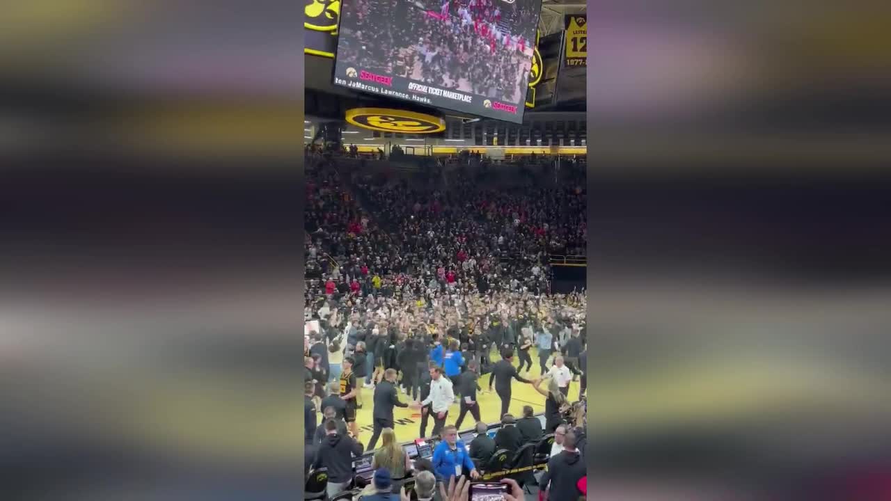 Fred Hoiberg's controversial swipe: Iowa upset sparks court storm