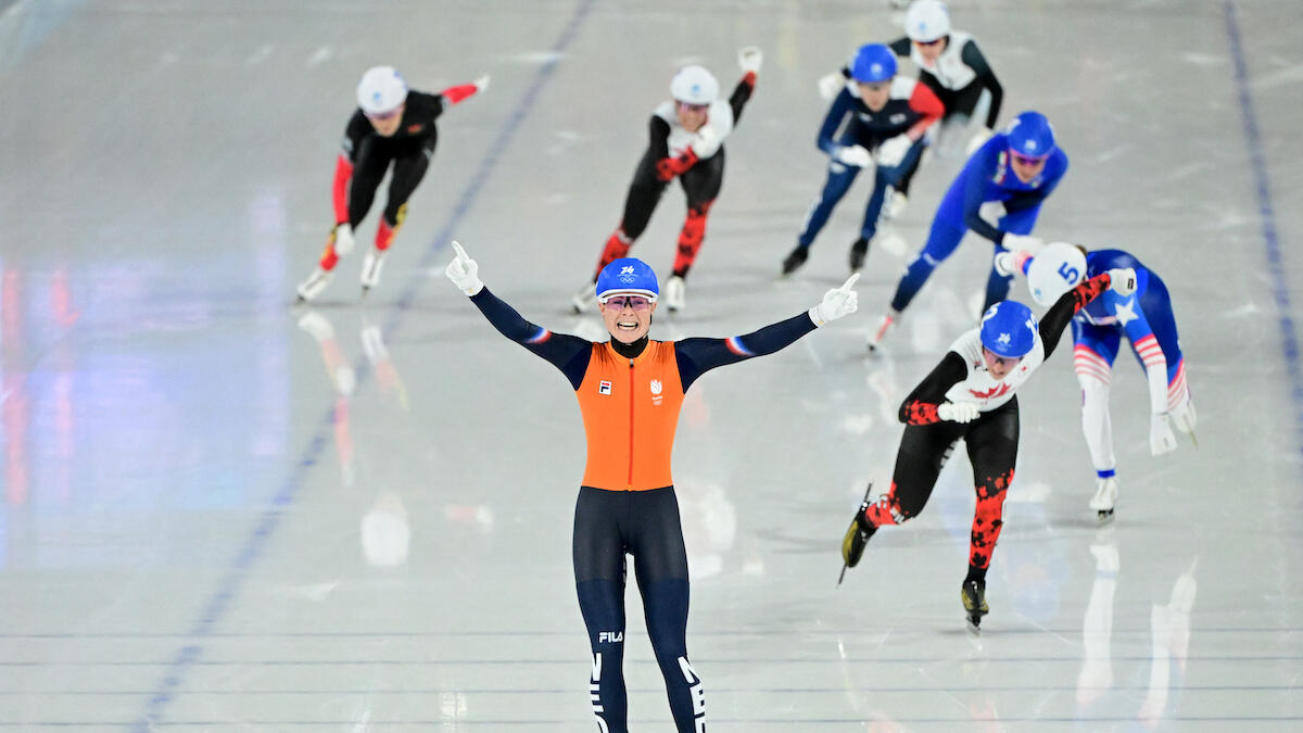 Winter Olympics day 15 results: Netherlands sweeps speed skating mass start