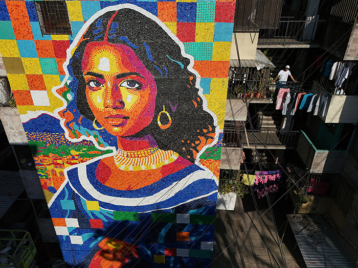 Artist creates 'Latin American Mona Lisa' with plastic bottle caps