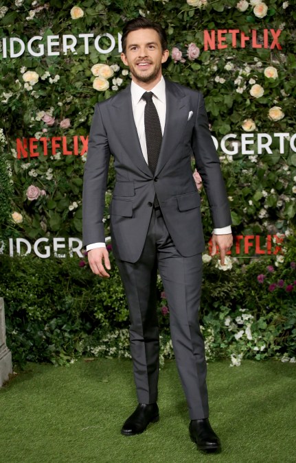 Netflix revela fotos impactantes de Jonathan Bailey en la segunda parte ...