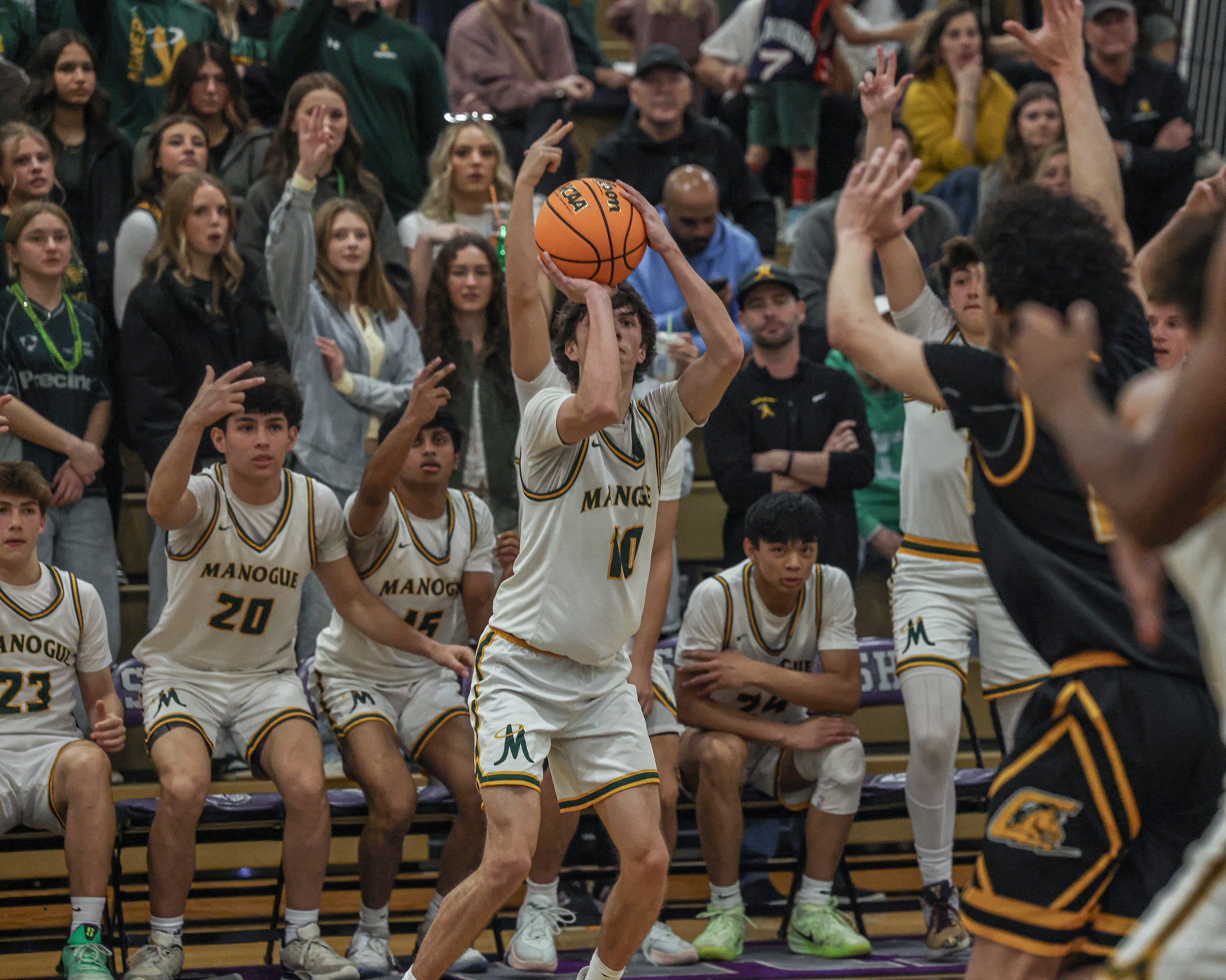 Clark stuns Bishop Manogue for 4A state title; Fernley upended in 3A