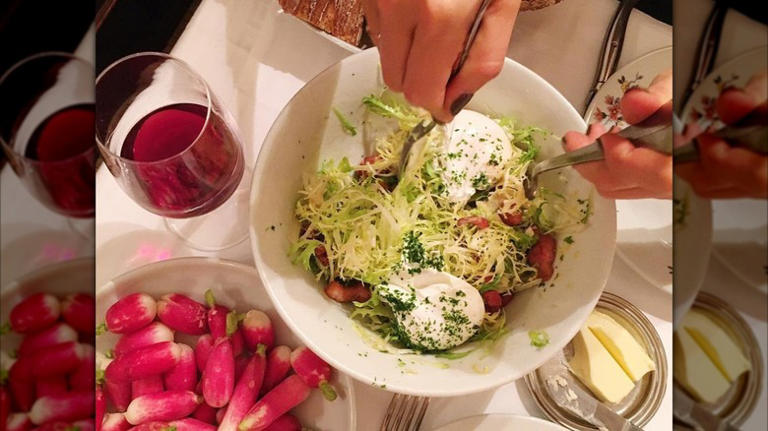 Julia Child's favorite restaurant in Paris is an iconic gem still ...