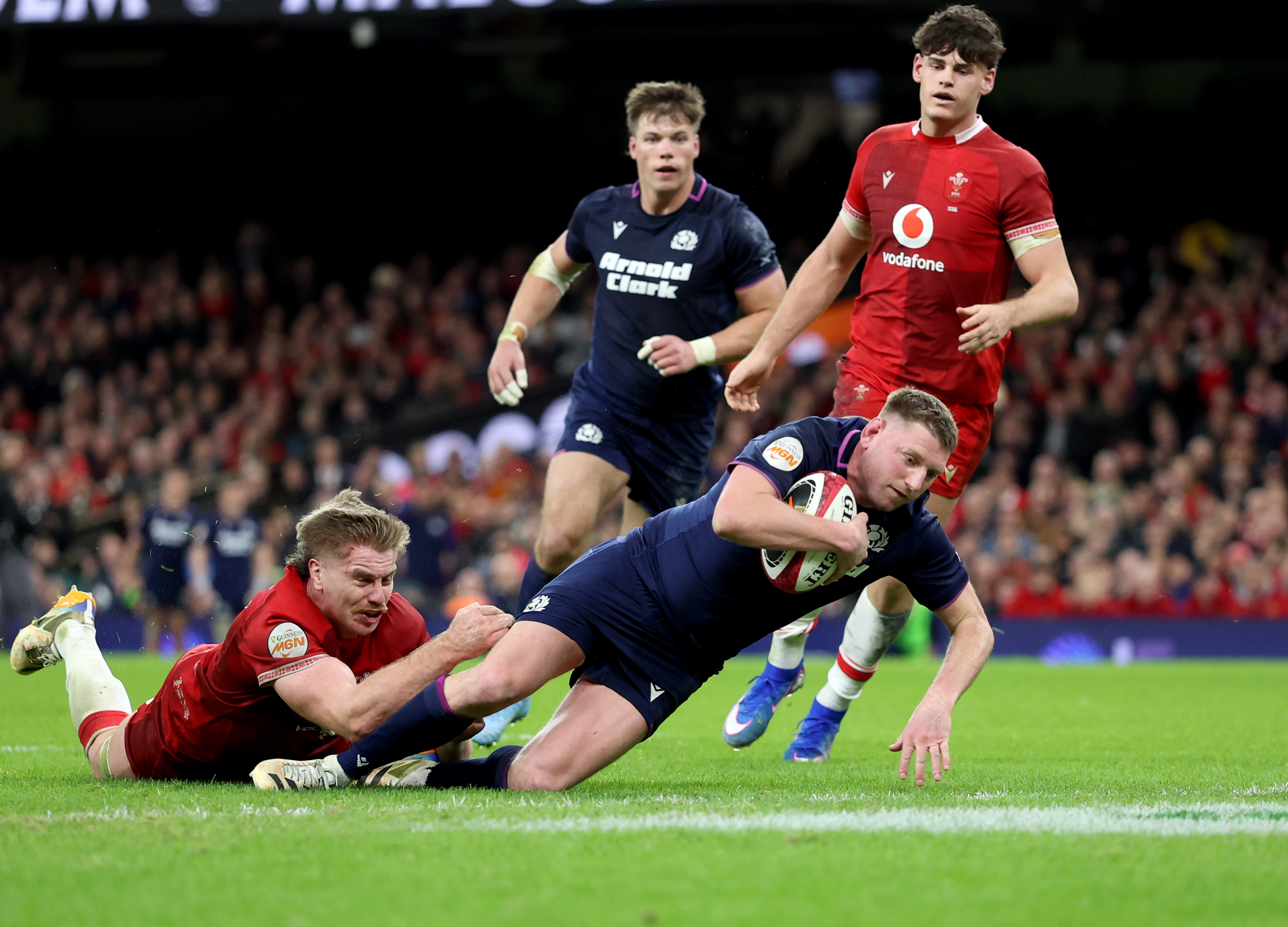 Scotland keep Triple Crown hopes alive with dramatic victory over Wales