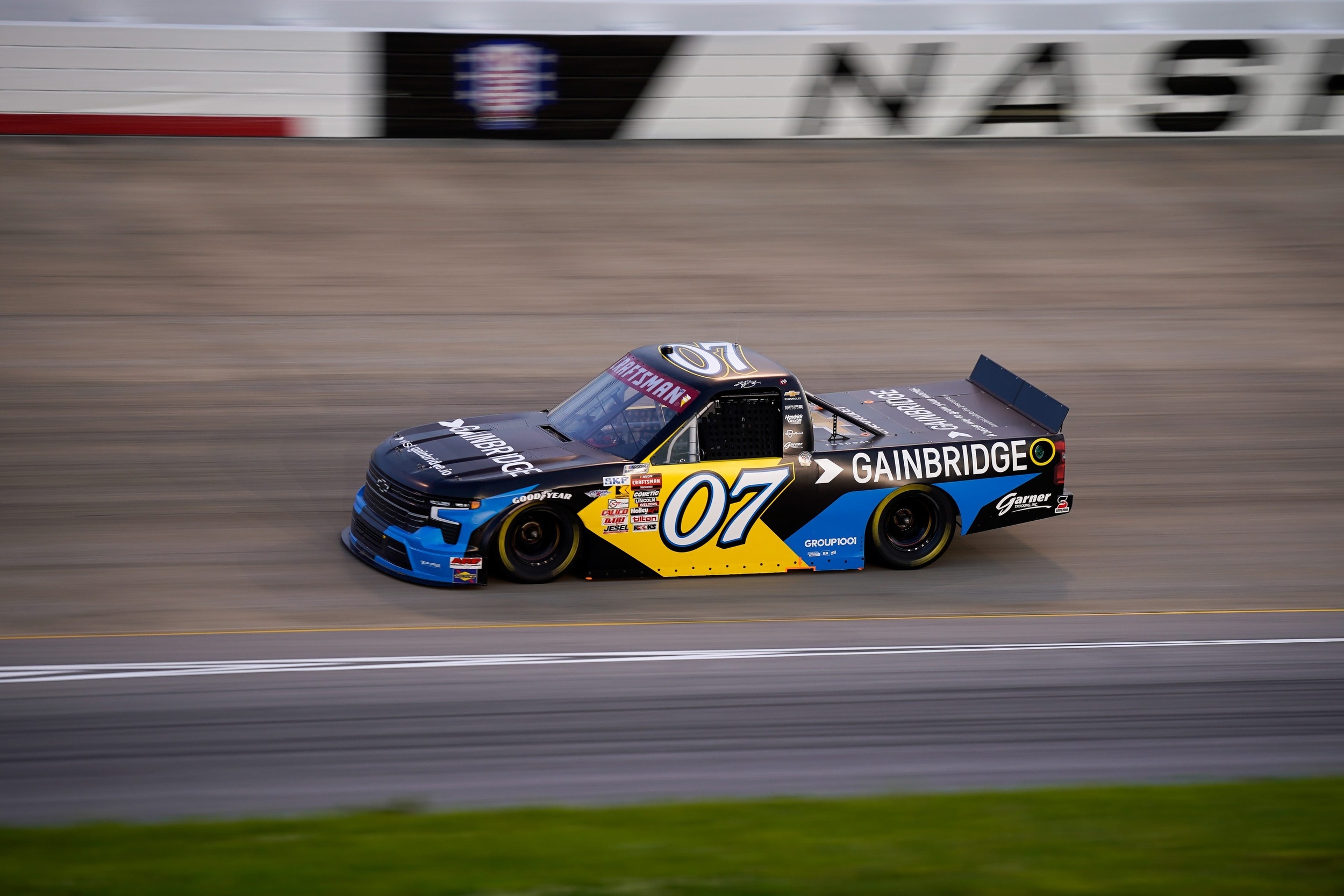 Kyle Busch wins NASCAR Truck Series race at Atlanta